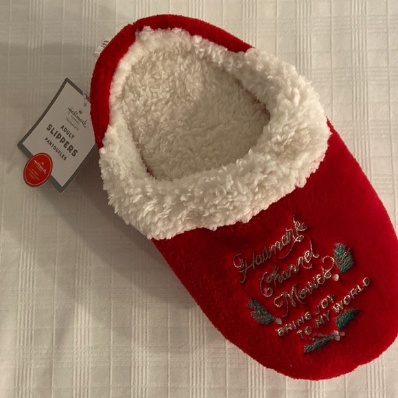 Hallmark | Shoes | Hallmark Channel Adult Christmas Slippers Hallmark ...